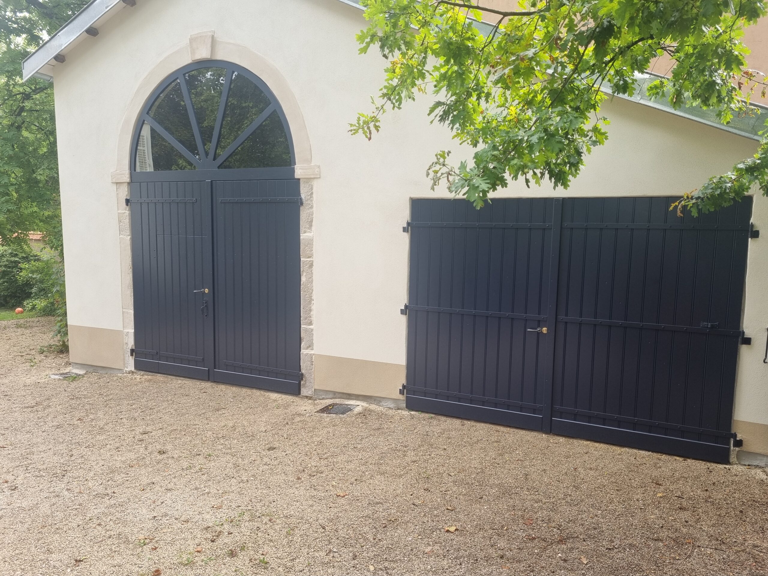 Porte cochère et porte de garage à NANCY - Menuiserie Thincelin